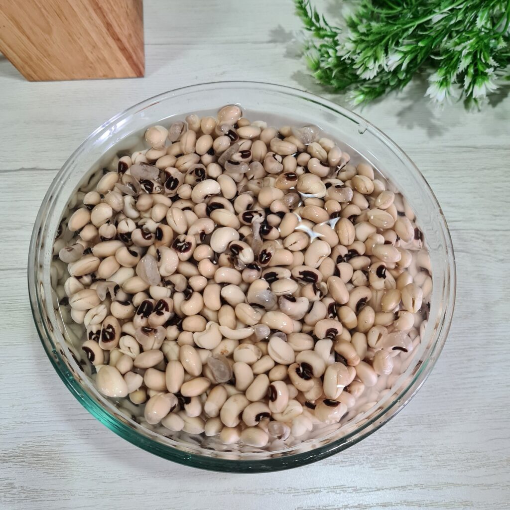 Chavli Usal | Black Eyed Beans Curry - Vanita's Corner
