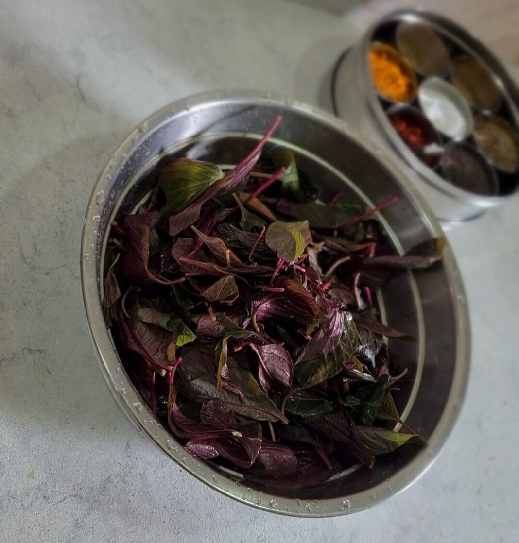 Red Amaranth Stir-fry | Tambdi Bhaji | Laal Maat Bhaji - Vanita's Corner
