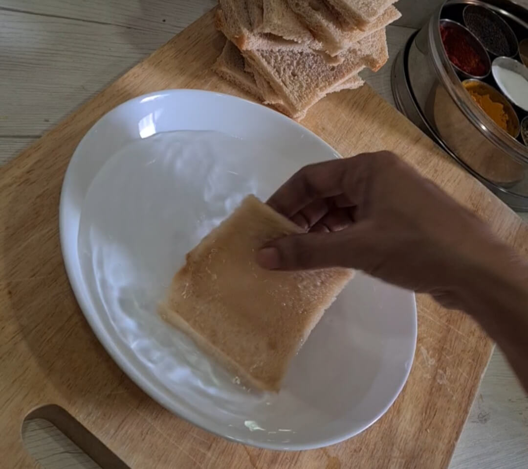 Bread Rolls | Stuffed Bread rolls - Vanita's Corner